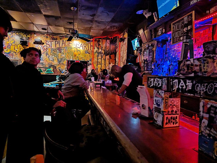 Life in a New York dive bar – 20 photos of the Double Down Saloon in ...