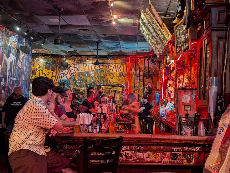 Life in a New York dive bar – 20 photos of the Double Down Saloon in ...